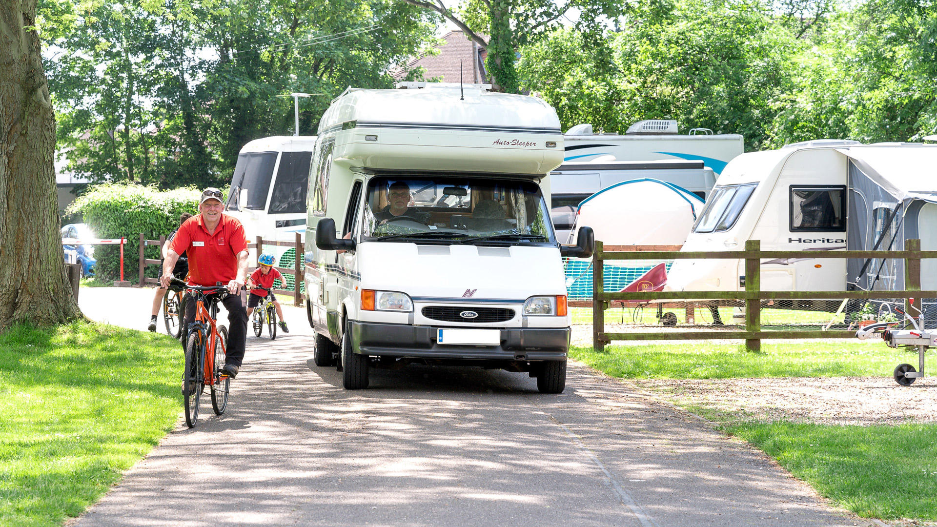 Chertsey Campsite - Camping and Caravanning Club Site - The Camping and ...