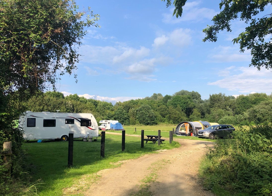Lechlade - Rough Grounds Farm - The Camping and Caravanning Club