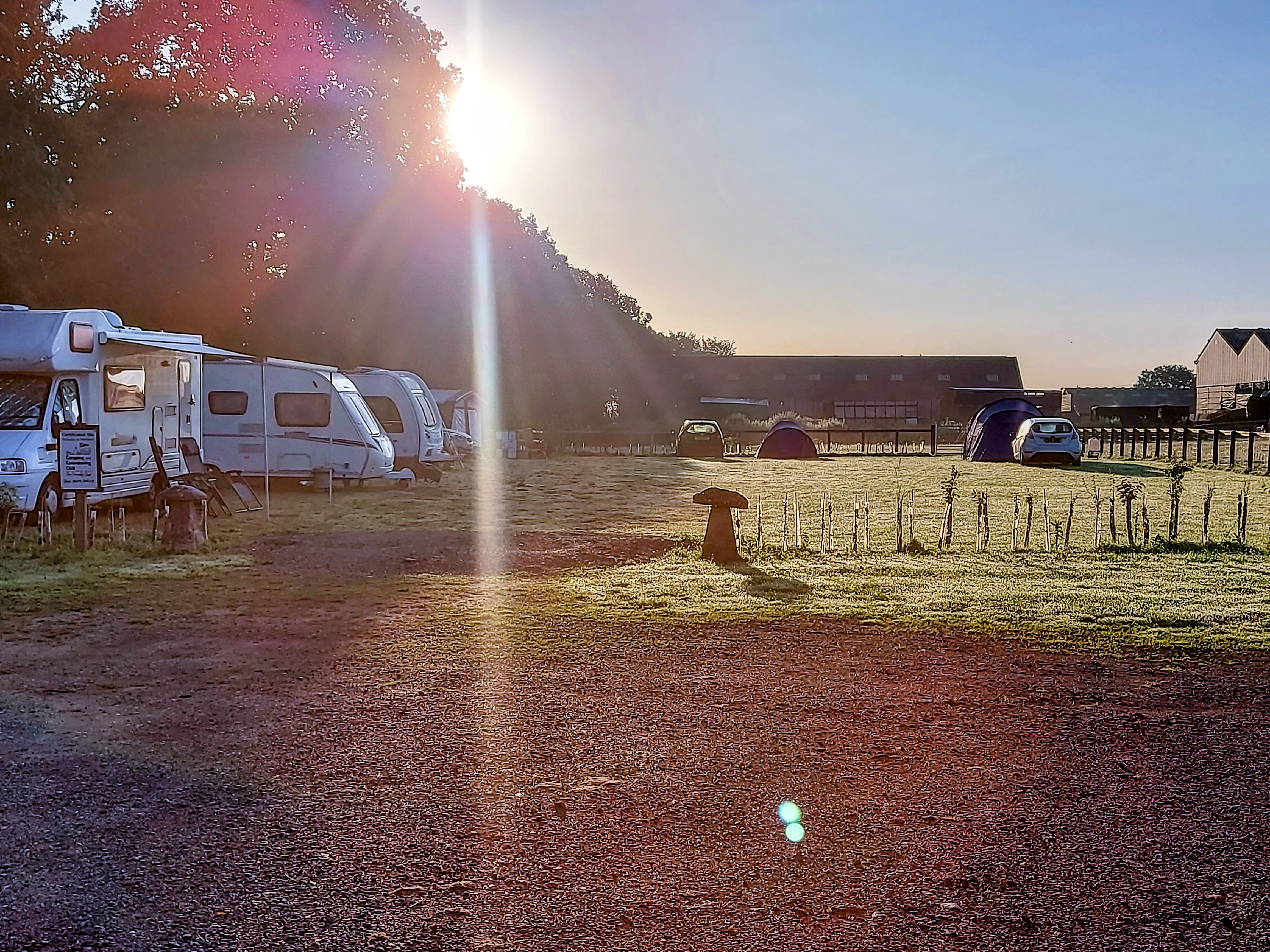 Witney - Ducklington Farm - The Camping and Caravanning Club