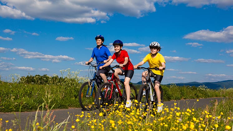 How to explore Britain by bike - The Camping and Caravanning Club